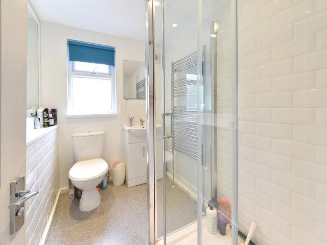 5 bedroom terraced house to rent