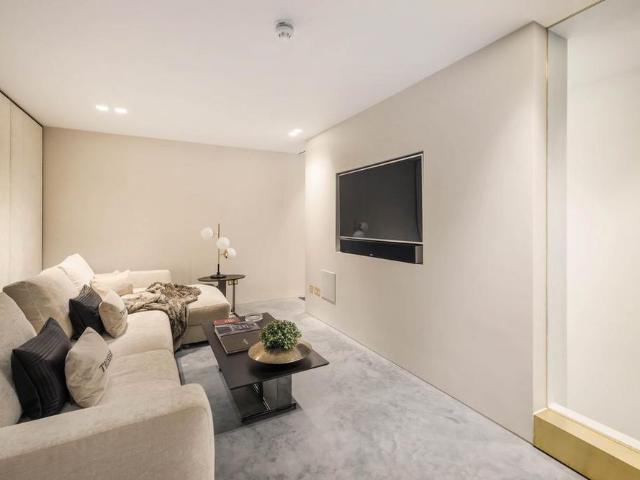 5 bedroom terraced house to rent
