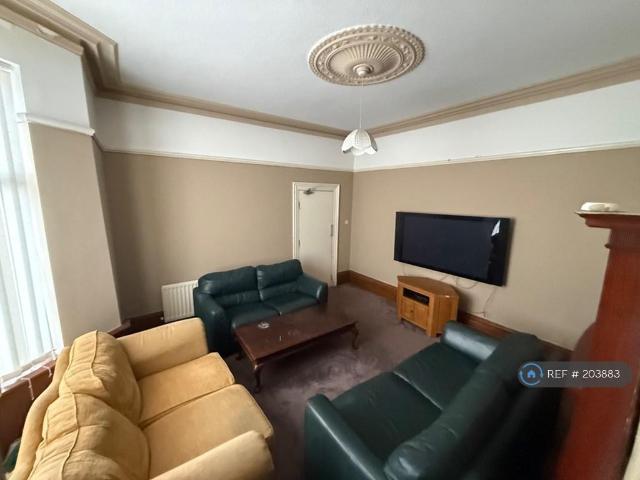 4 bedroom terraced house to rent