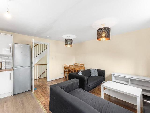5 bedroom terraced house to rent
