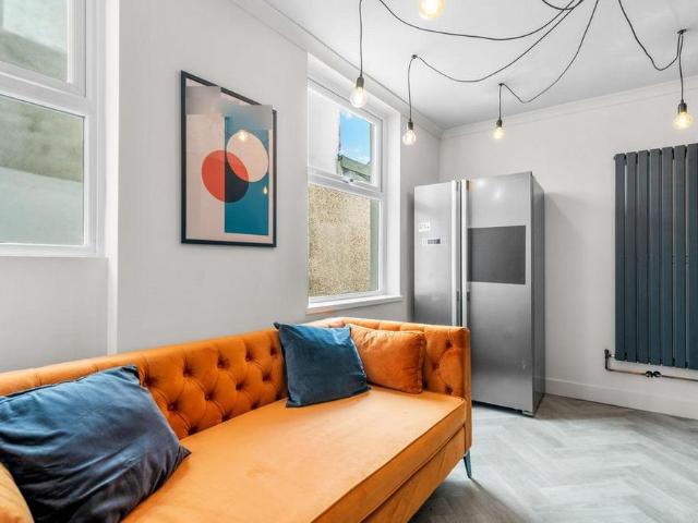 5 bedroom terraced house to rent