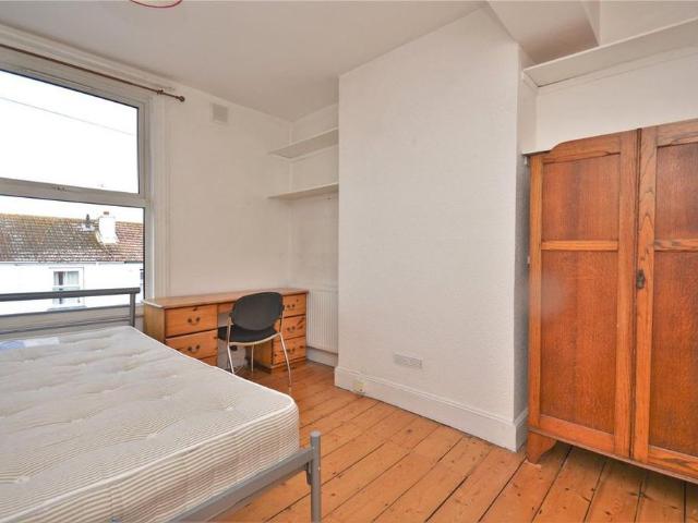 5 bedroom terraced house to rent