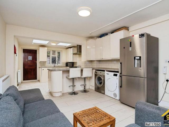 5 bedroom terraced house to rent