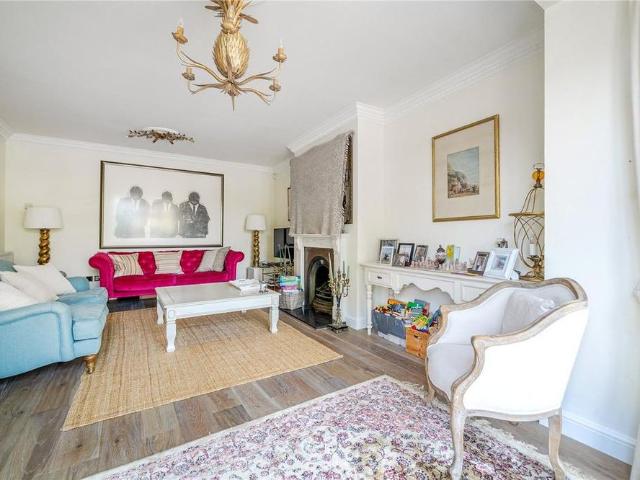 5 bedroom terraced house to rent