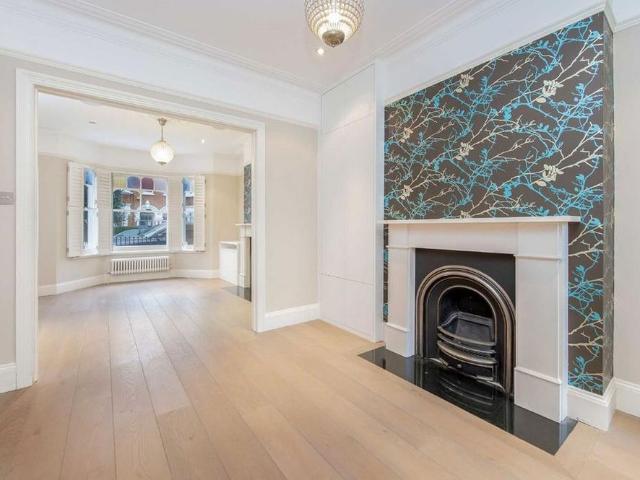 5 bedroom terraced house to rent
