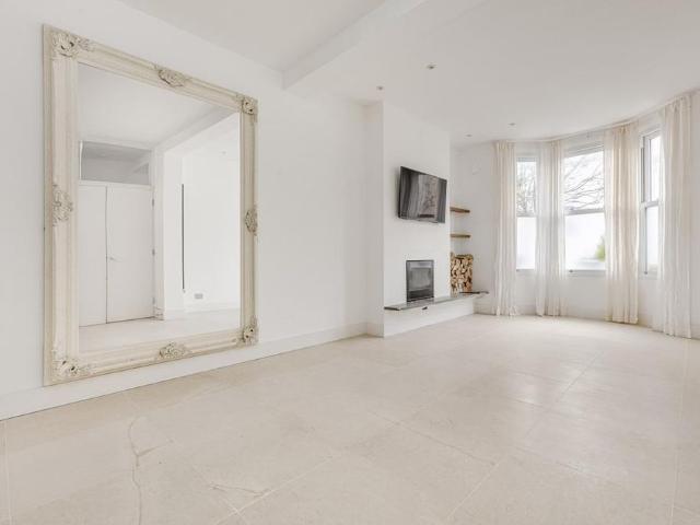 5 bedroom terraced house to rent