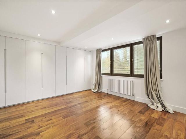 5 bedroom terraced house to rent