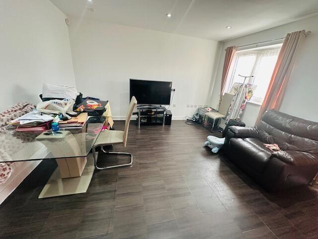 5 bedroom terraced house to rent
