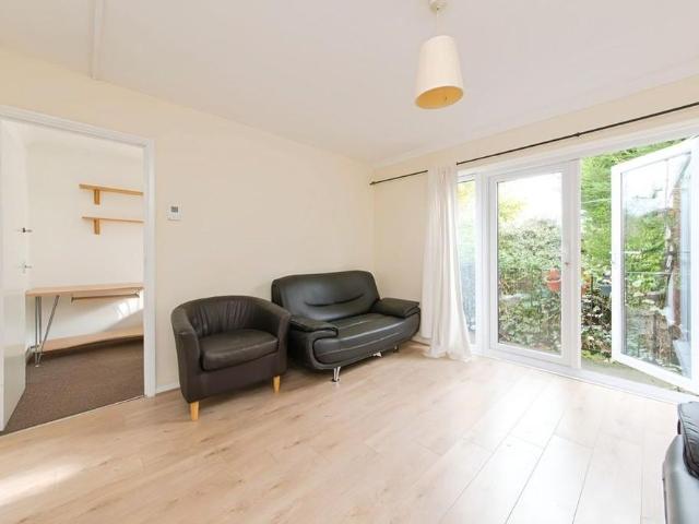 5 bedroom terraced house to rent