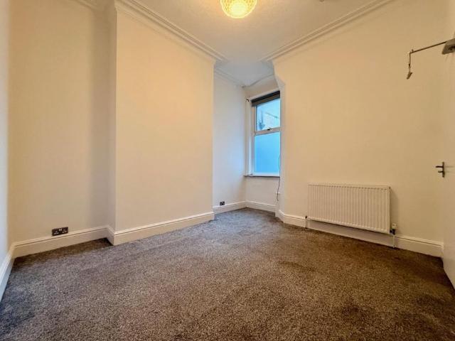 5 bedroom terraced house to rent