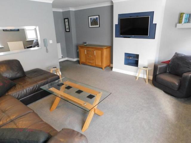 5 bedroom terraced house to rent