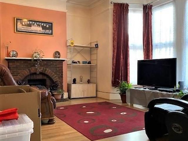 5 bedroom terraced house to rent