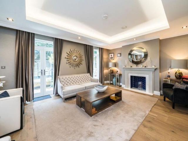 5 bedroom terraced house to rent