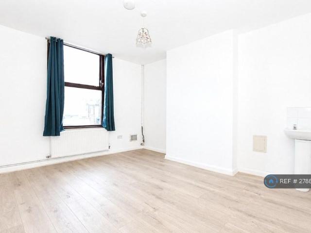 5 bedroom terraced house to rent