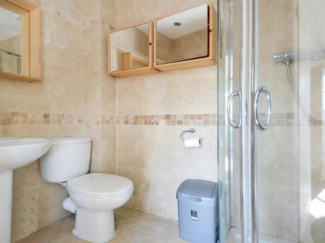 5 bedroom terraced house to rent
