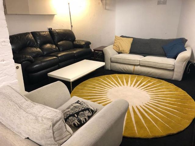 5 bedroom terraced house to rent