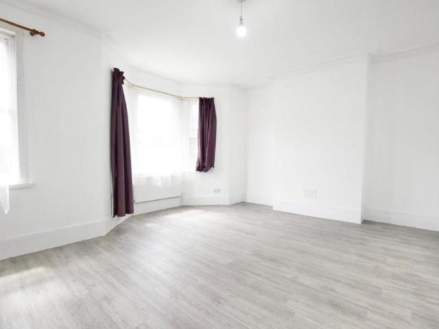5 bedroom terraced house to rent
