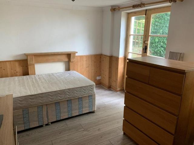 5 bedroom terraced house to rent
