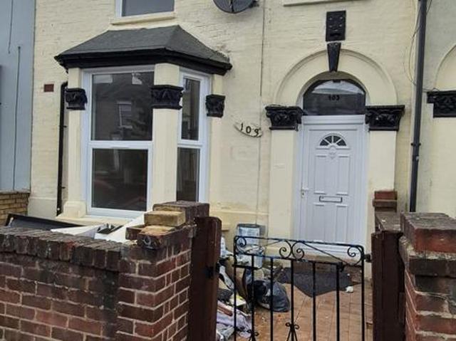 5 bedroom terraced house to rent