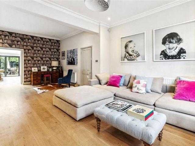 5 bedroom terraced house to rent