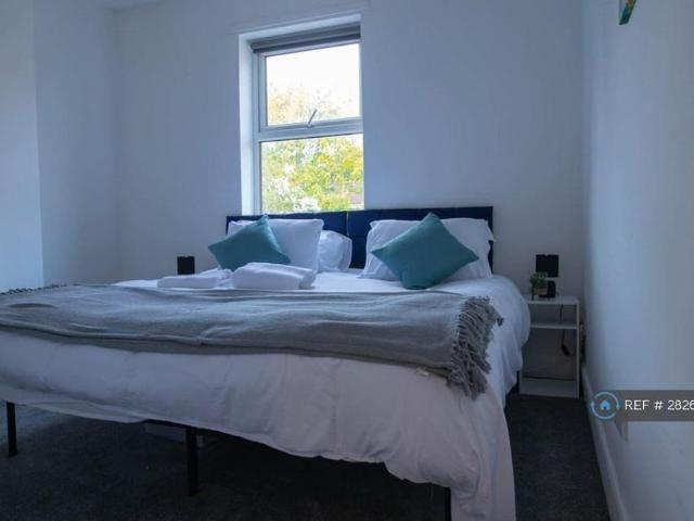 5 bedroom terraced house to rent
