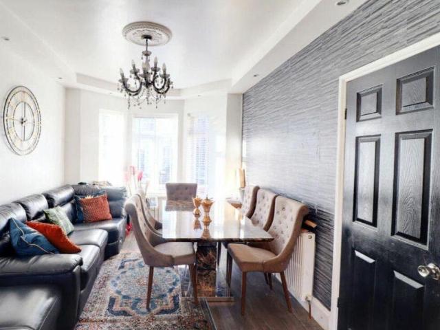 5 bedroom terraced house to rent