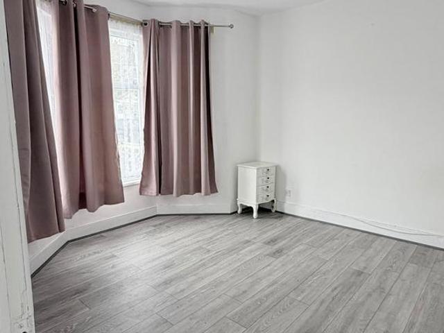 5 bedroom terraced house to rent