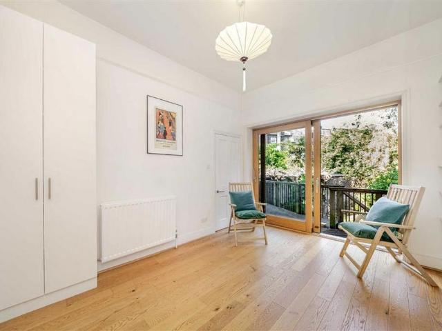 5 bedroom terraced house to rent