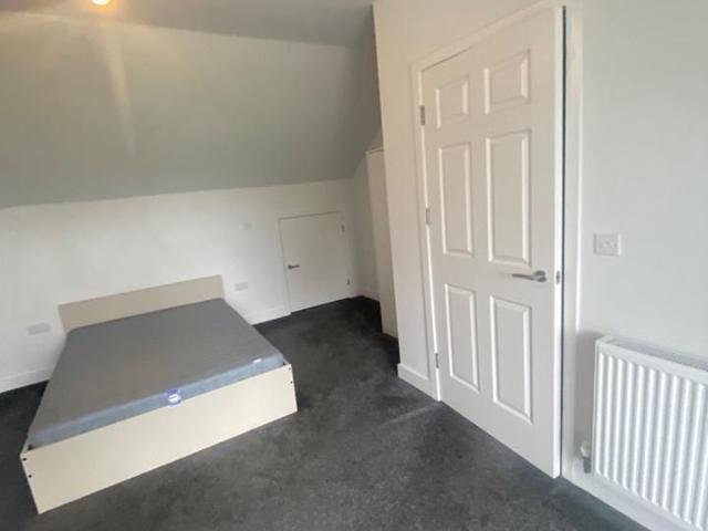 5 bedroom terraced house to rent