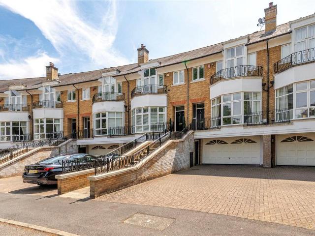 5 bedroom terraced house to rent