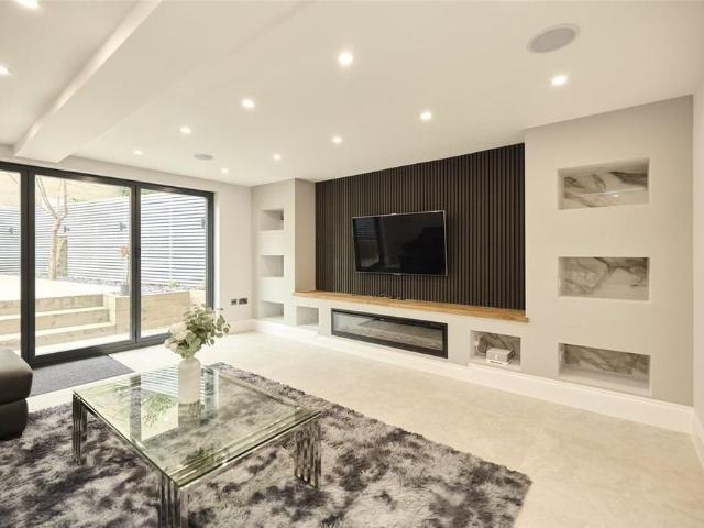5 bedroom terraced house to rent