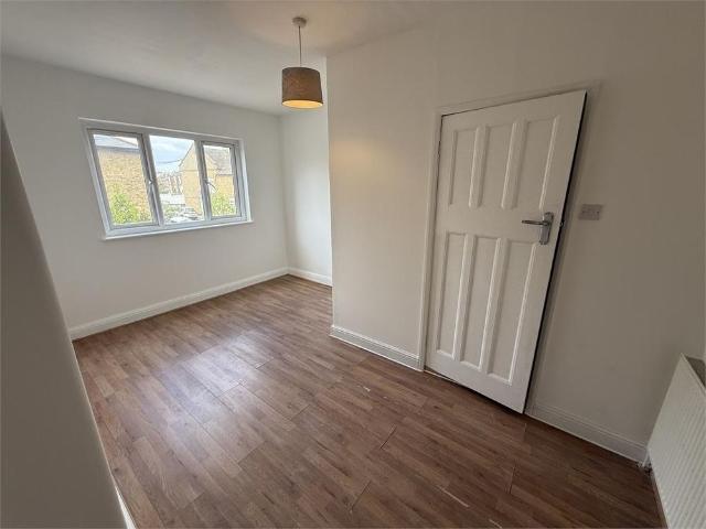 5 bedroom terraced house to rent