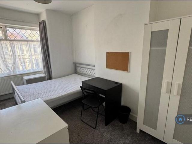 5 bedroom terraced house to rent