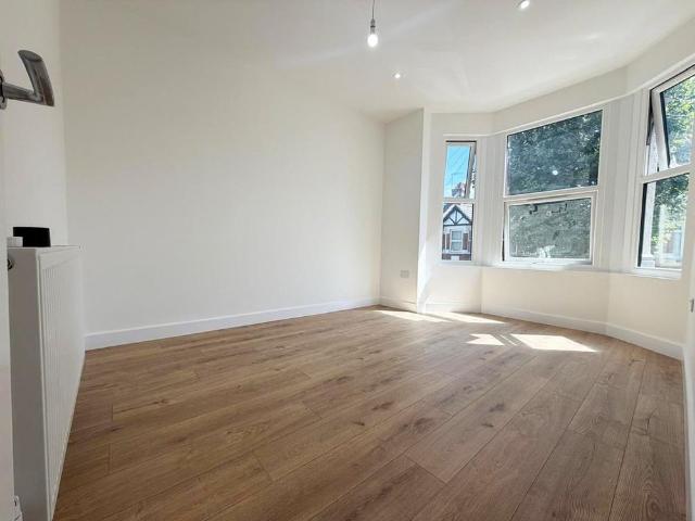 5 bedroom terraced house to rent