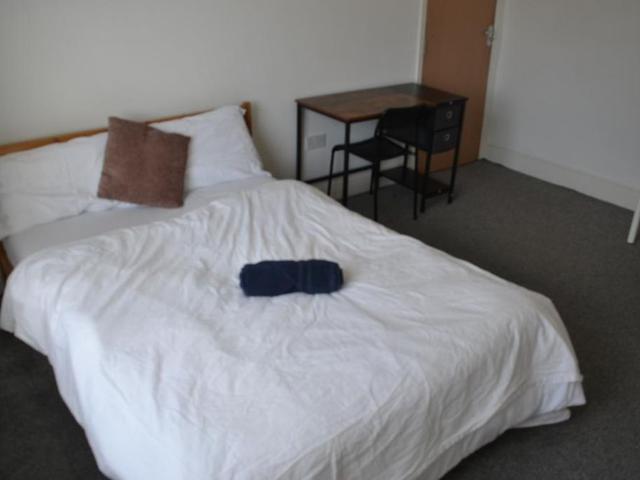 5 bedroom terraced house to rent