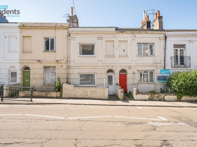 5 bedroom terraced house to rent