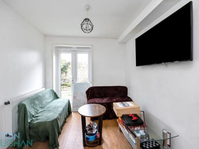 5 bedroom terraced house to rent