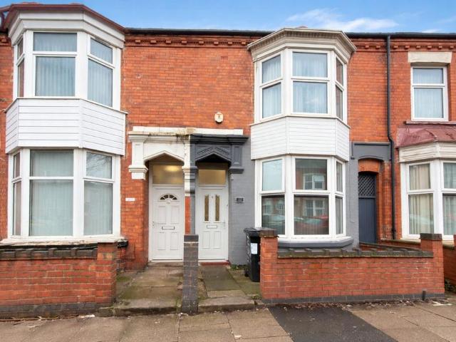 5 bedroom terraced house to rent