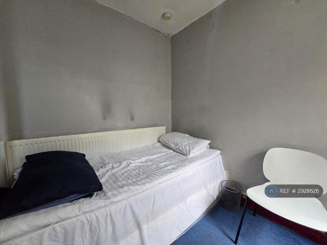 5 bedroom terraced house to rent