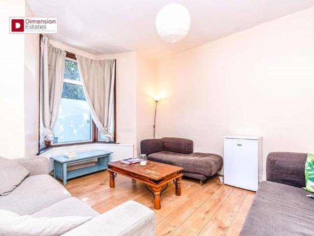 5 bedroom terraced house to rent