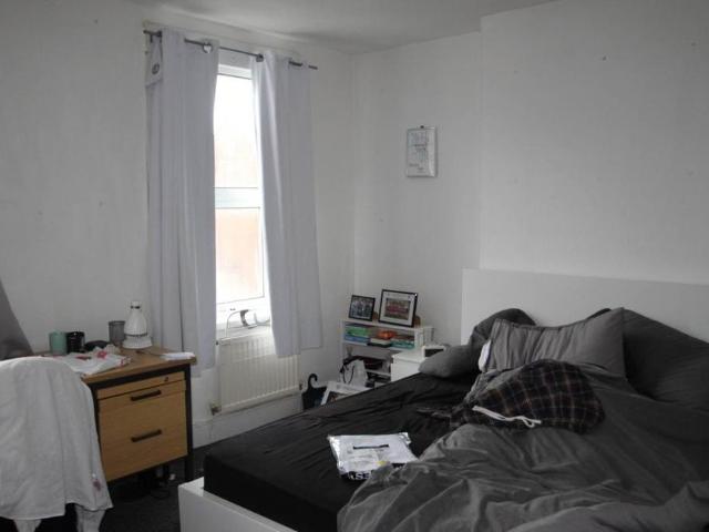 5 bedroom terraced house to rent