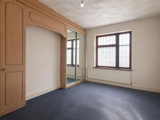 5 bedroom terraced house to rent