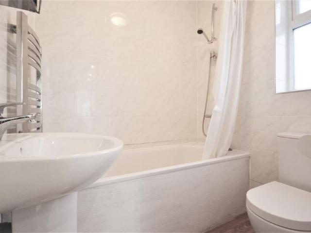 5 bedroom terraced house to rent