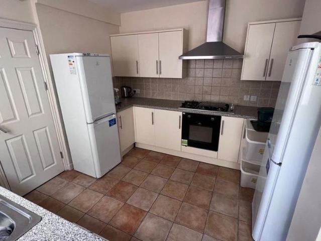 5 bedroom terraced house to rent