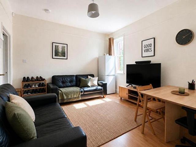 5 Bedroom Terraced House To Rent In Johnson Road, Nottingham Beds Showers, NG7