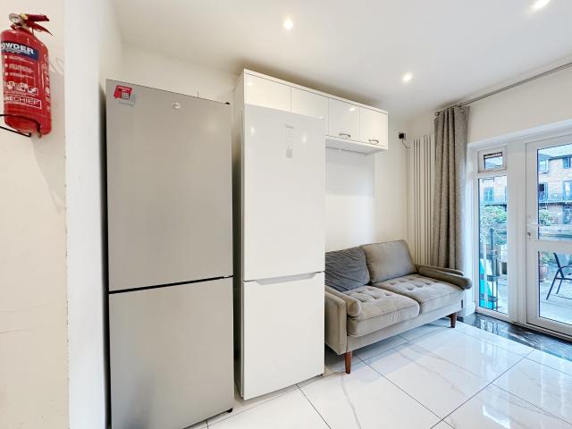 5 bedroom terraced house to rent on Lancaster Drive, London