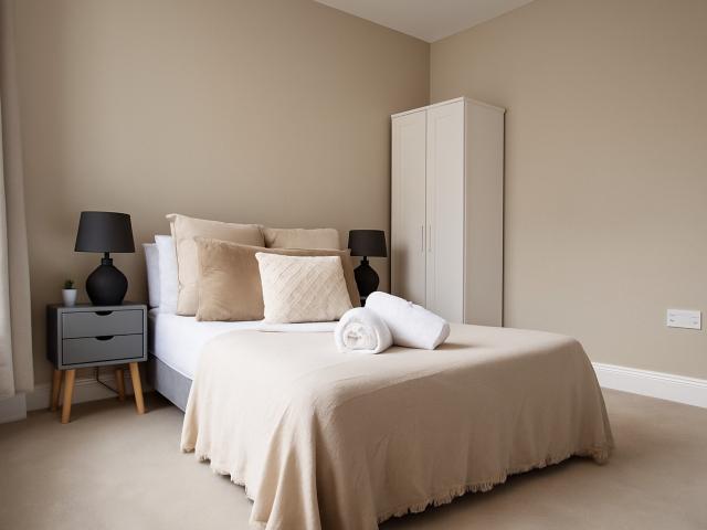 5 bedroom terraced house to rent on St. Dunstans Road, London