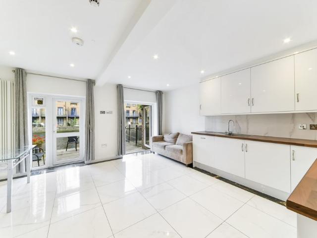 5 bedroom terraced property to rent