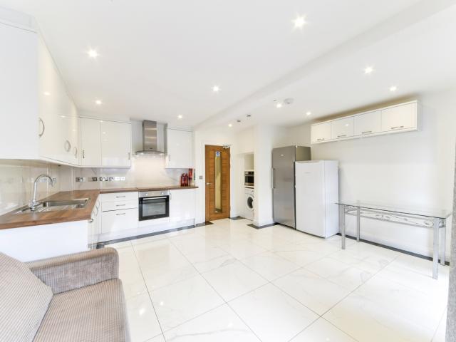 5 bedroom terraced property to rent in lancaster drive canary wharf london e14