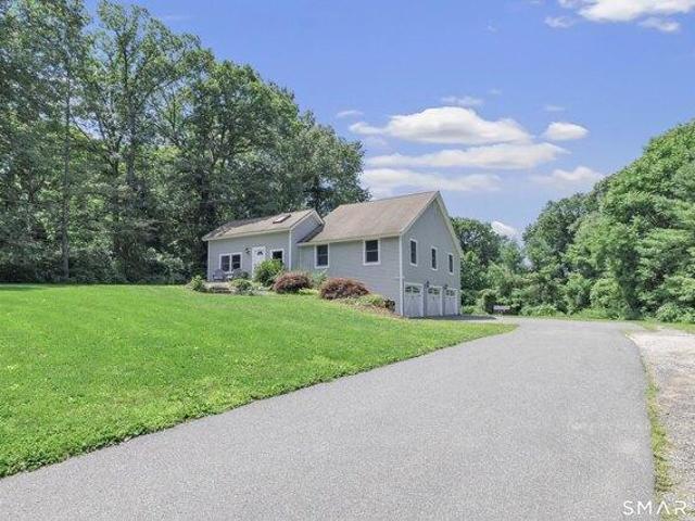 5 bedroom, Trumbull CT 06611 105125009